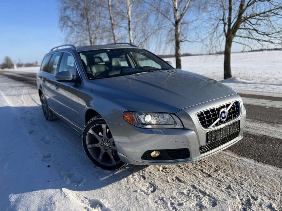 Grey Volvo V70 2012 in Prienai, with an engine capacity of 1.98 L and mileage of 279 thousand km for 6450 €, photo 1 on AUTOMOTO.COM.LV