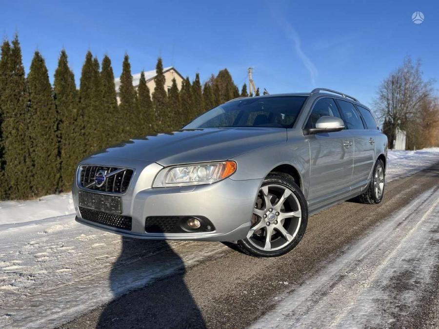 Grey Volvo V70 2012 in Prienai, with an engine capacity of 1.98 L and mileage of 279 thousand km for 6450 €, photo 2 on AUTOMOTO.COM.LV