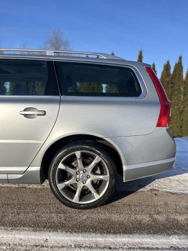Pelēks Volvo V70 2012 Prienai, ar dzinēja tilpumu 1.98 L un nobraukumu 279 tūkst. km par 6450 €, foto 8 vietnē AUTOMOTO.COM.LV