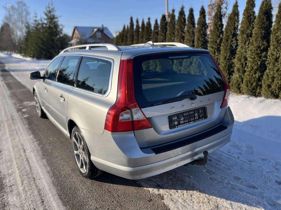 Grey Volvo V70 2012 in Prienai, with an engine capacity of 1.98 L and mileage of 279 thousand km for 6450 €, photo 9 on AUTOMOTO.COM.LV