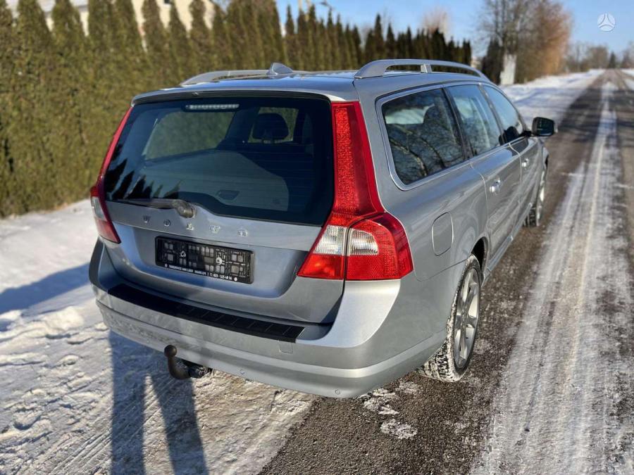 Grey Volvo V70 2012 in Prienai, with an engine capacity of 1.98 L and mileage of 279 thousand km for 6450 €, photo 10 on AUTOMOTO.COM.LV