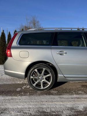 Grey Volvo V70 2012 in Prienai, with an engine capacity of 1.98 L and mileage of 279 thousand km for 6450 €, photo 11 on AUTOMOTO.COM.LV