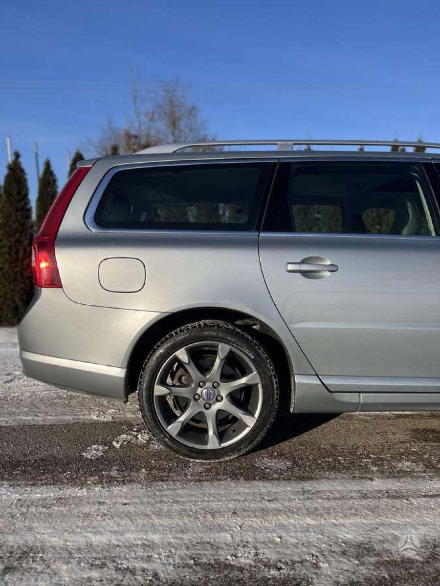 Grey Volvo V70 2012 in Prienai, with an engine capacity of 1.98 L and mileage of 279 thousand km for 6450 €, photo 11 on AUTOMOTO.COM.LV