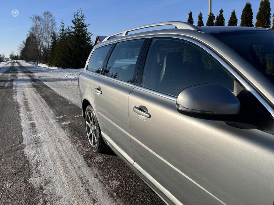 Grey Volvo V70 2012 in Prienai, with an engine capacity of 1.98 L and mileage of 279 thousand km for 6450 €, photo 13 on AUTOMOTO.COM.LV