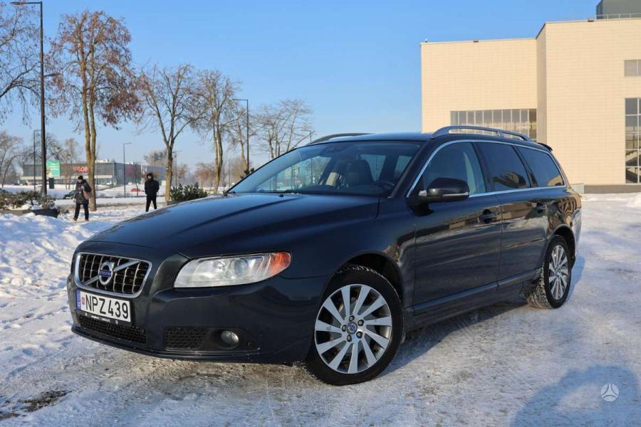 Grey Volvo V70 2012 in Alytus, with an engine capacity of 2.00 L and mileage of 265 thousand km for 6200 €, photo 1 on AUTOMOTO.COM.LV
