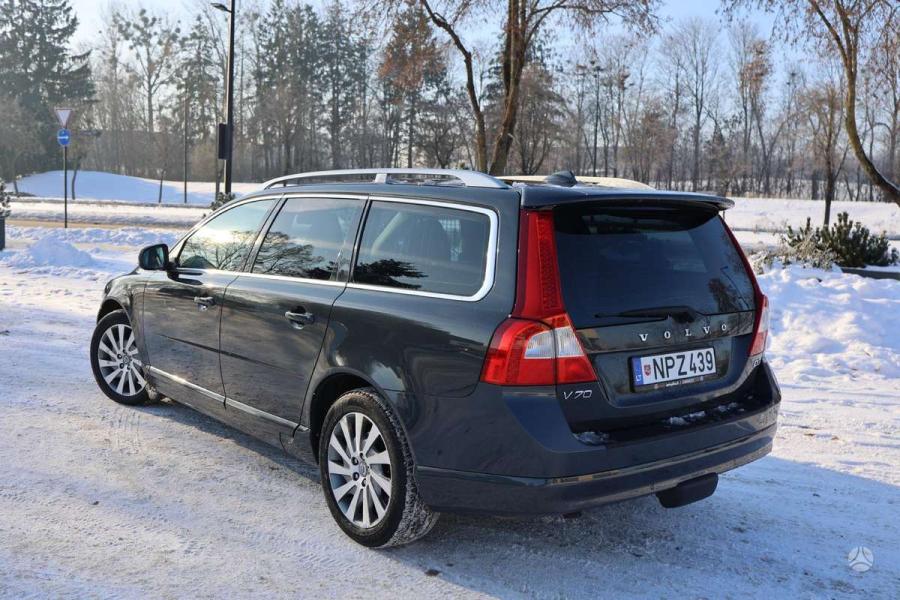Grey Volvo V70 2012 in Alytus, with an engine capacity of 2.00 L and mileage of 265 thousand km for 6200 €, photo 3 on AUTOMOTO.COM.LV
