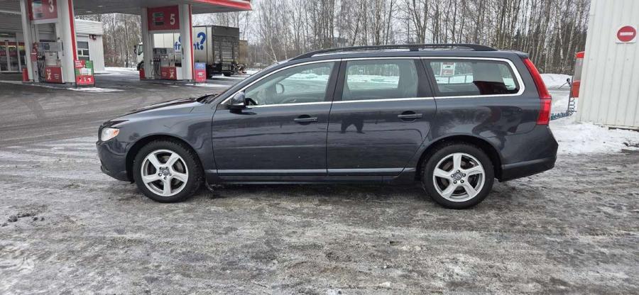 Pelēks Volvo V70 2012 Kauņa, ar dzinēja tilpumu 1.98 L un nobraukumu 259 tūkst. km par 6250 €, foto 2 vietnē AUTOMOTO.COM.LV