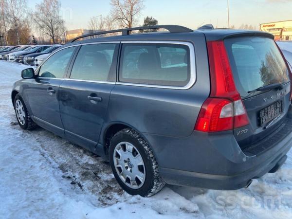 Grey Volvo V70 2012 in Riga, with an engine capacity of 2.40 L and mileage of 315 thousand km for 6500 €, photo 4 on AUTOMOTO.COM.LV
