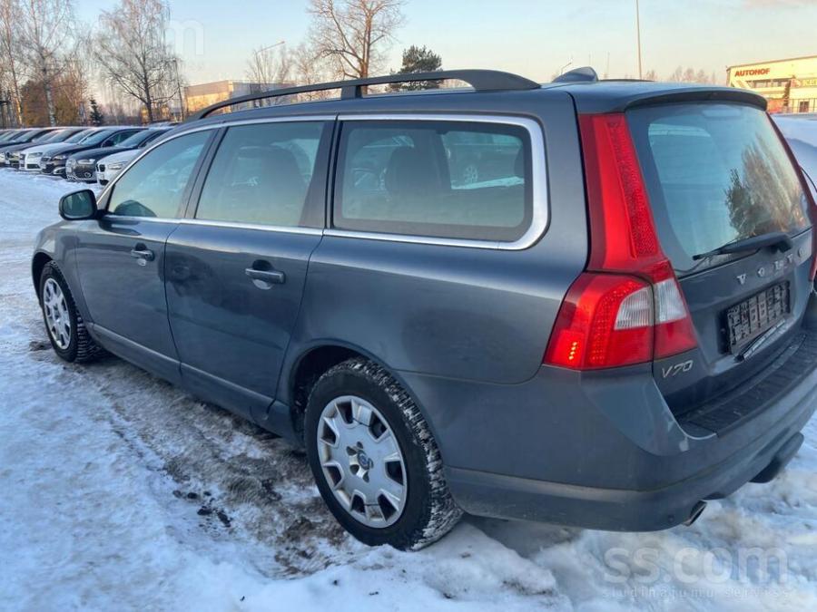 Pelēks Volvo V70 2012 Rīga, ar dzinēja tilpumu 2.40 L un nobraukumu 315 tūkst. km par 6500 €, foto 4 vietnē AUTOMOTO.COM.LV