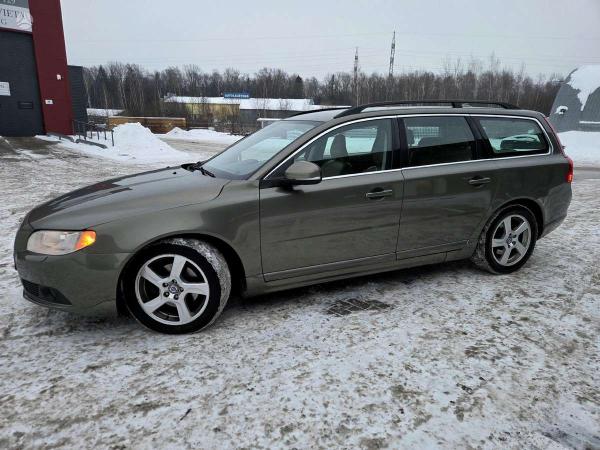 Pelēks Volvo V70 2012 Kauņa, ar dzinēja tilpumu 1.56 L un nobraukumu 212 tūkst. km par 4950 €, foto 3 vietnē AUTOMOTO.COM.LV