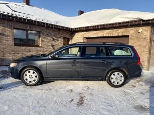 Grey Volvo V70 2012 in Siauliai, with an engine capacity of 1.98 L and mileage of 287 thousand km for 4999 €, photo 2 on AUTOMOTO.COM.LV