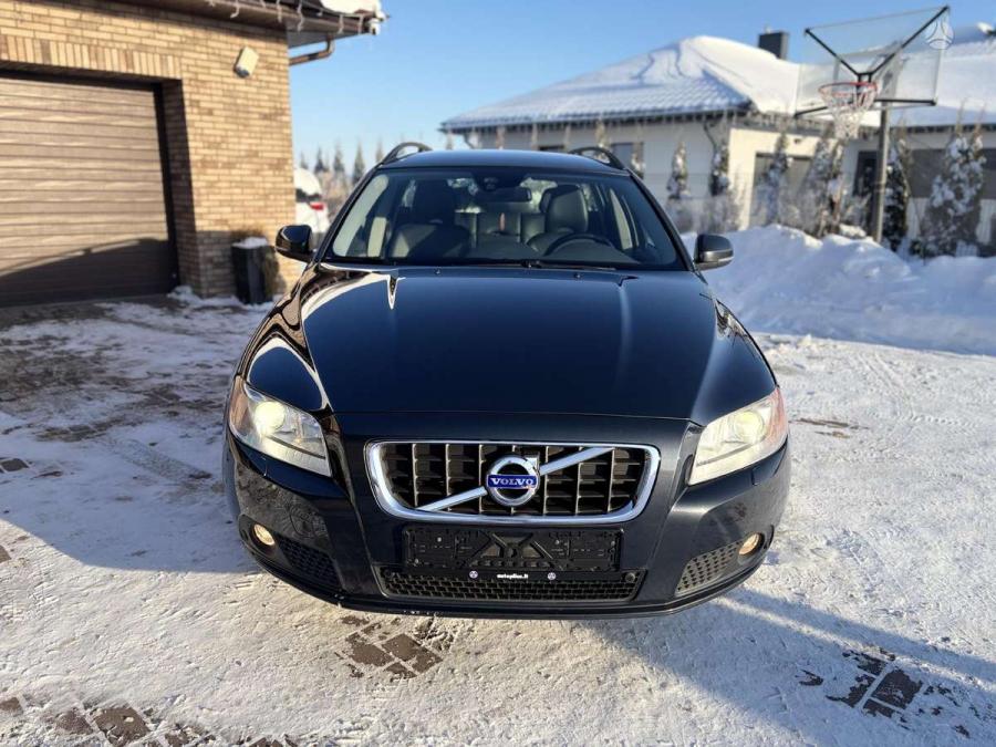 Grey Volvo V70 2012 in Siauliai, with an engine capacity of 1.98 L and mileage of 287 thousand km for 4999 €, photo 3 on AUTOMOTO.COM.LV