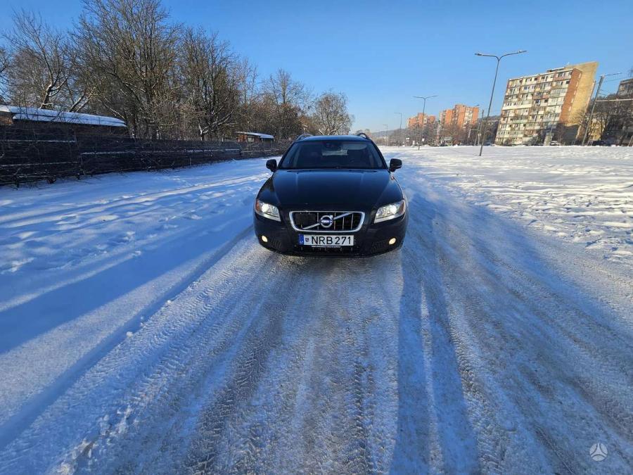 Grey Volvo V70 2012 in Kedainiai, with an engine capacity of 1.98 L and mileage of 270 thousand km for 7100 €, photo 6 on AUTOMOTO.COM.LV