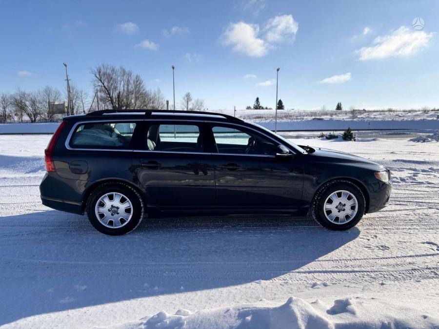 Pelēks Volvo V70 2012 Šauļi, ar dzinēja tilpumu 1.98 L un nobraukumu 287 tūkst. km par 5290 €, foto 4 vietnē AUTOMOTO.COM.LV
