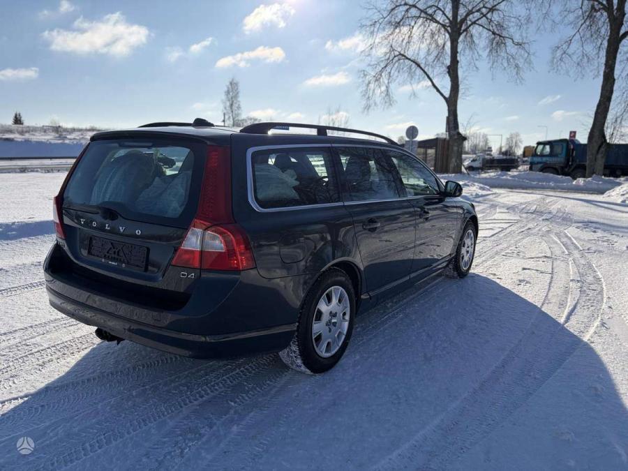 Pelēks Volvo V70 2012 Šauļi, ar dzinēja tilpumu 1.98 L un nobraukumu 287 tūkst. km par 5290 €, foto 8 vietnē AUTOMOTO.COM.LV