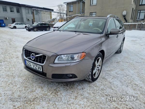 Grey Volvo V70 2012 in Paide, with an engine capacity of 2.00 L and mileage of 330 thousand km for 7490 €, photo 1 on AUTOMOTO.COM.LV