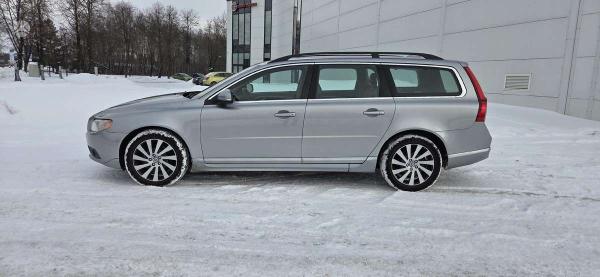 Grey Volvo V70 2012 in Kaunas, with an engine capacity of 1.98 L and mileage of 271 thousand km for 5850 €, photo 2 on AUTOMOTO.COM.LV