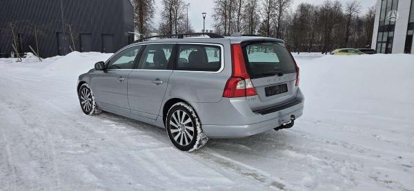 Grey Volvo V70 2012 in Kaunas, with an engine capacity of 1.98 L and mileage of 271 thousand km for 5850 €, photo 3 on AUTOMOTO.COM.LV