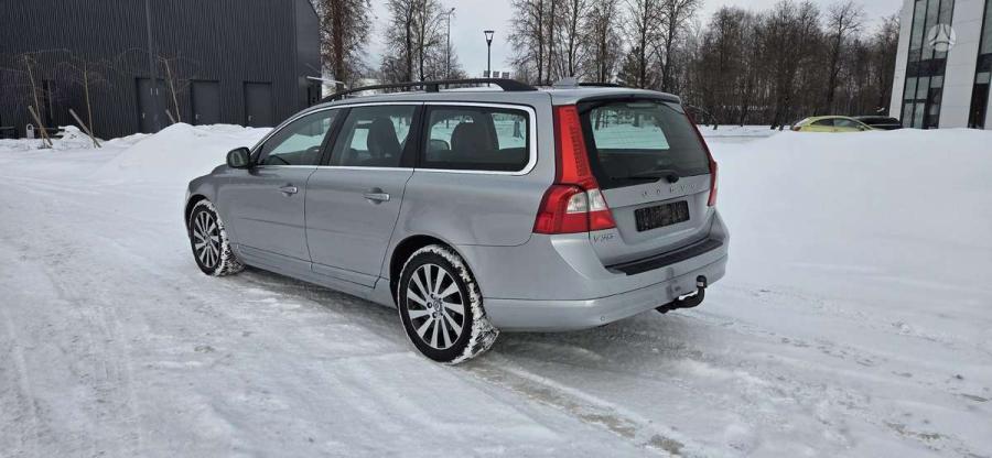 Grey Volvo V70 2012 in Kaunas, with an engine capacity of 1.98 L and mileage of 271 thousand km for 5850 €, photo 3 on AUTOMOTO.COM.LV