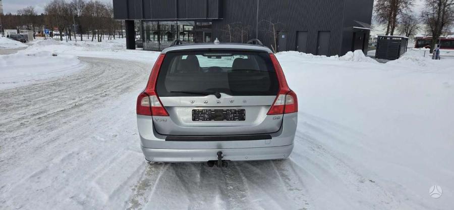 Grey Volvo V70 2012 in Kaunas, with an engine capacity of 1.98 L and mileage of 271 thousand km for 5850 €, photo 4 on AUTOMOTO.COM.LV
