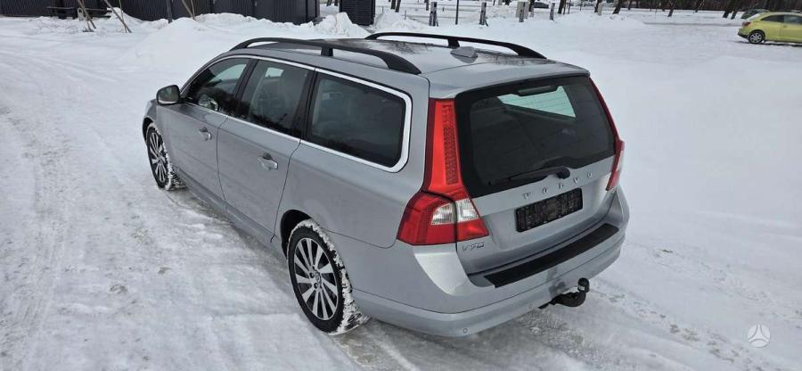 Grey Volvo V70 2012 in Kaunas, with an engine capacity of 1.98 L and mileage of 271 thousand km for 5850 €, photo 6 on AUTOMOTO.COM.LV