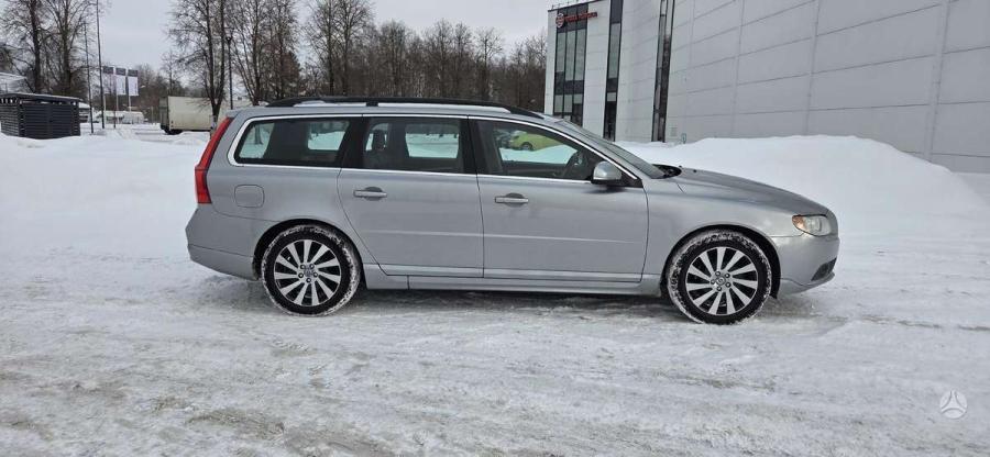 Grey Volvo V70 2012 in Kaunas, with an engine capacity of 1.98 L and mileage of 271 thousand km for 5850 €, photo 8 on AUTOMOTO.COM.LV