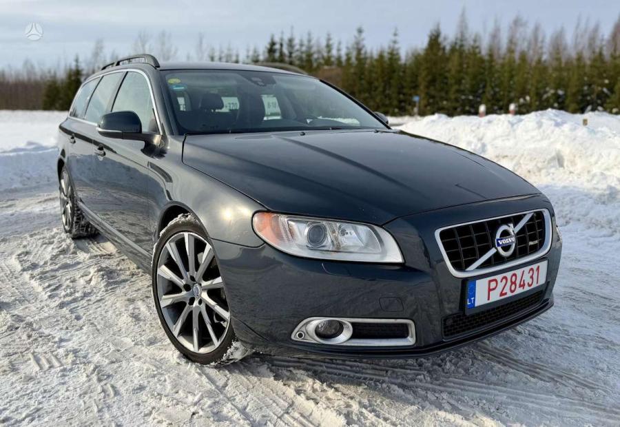 Grey Volvo V70 2012 in Vilnius, with an engine capacity of 2.40 L and mileage of 316 thousand km for 7999 €, photo 4 on AUTOMOTO.COM.LV
