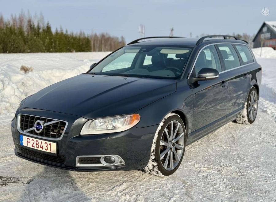 Grey Volvo V70 2012 in Vilnius, with an engine capacity of 2.40 L and mileage of 316 thousand km for 7999 €, photo 6 on AUTOMOTO.COM.LV