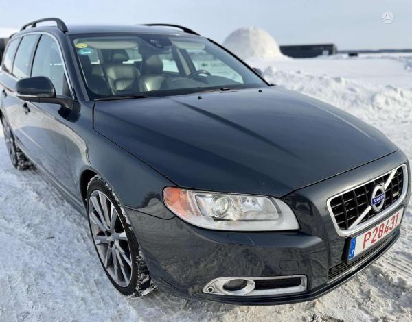 Grey Volvo V70 2012 in Vilnius, with an engine capacity of 2.40 L and mileage of 316 thousand km for 7999 €, photo 9 on AUTOMOTO.COM.LV