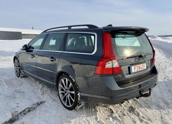 Grey Volvo V70 2012 in Vilnius, with an engine capacity of 2.40 L and mileage of 316 thousand km for 7999 €, photo 10 on AUTOMOTO.COM.LV