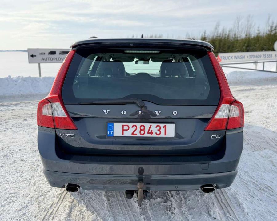 Grey Volvo V70 2012 in Vilnius, with an engine capacity of 2.40 L and mileage of 316 thousand km for 7999 €, photo 12 on AUTOMOTO.COM.LV