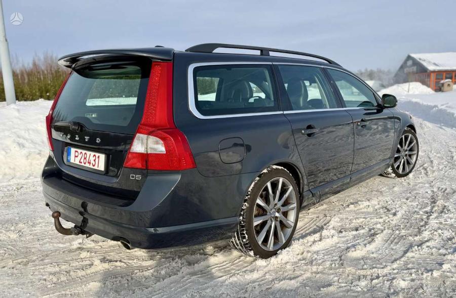 Grey Volvo V70 2012 in Vilnius, with an engine capacity of 2.40 L and mileage of 316 thousand km for 7999 €, photo 13 on AUTOMOTO.COM.LV
