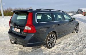 Grey Volvo V70 2012 in Vilnius, with an engine capacity of 2.40 L and mileage of 316 thousand km for 7999 €, photo 14 on AUTOMOTO.COM.LV