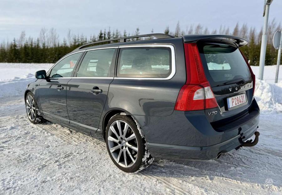 Grey Volvo V70 2012 in Vilnius, with an engine capacity of 2.40 L and mileage of 316 thousand km for 7999 €, photo 16 on AUTOMOTO.COM.LV