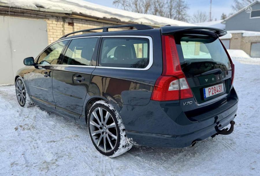 Grey Volvo V70 2012 in Vilnius, with an engine capacity of 2.40 L and mileage of 316 thousand km for 7999 €, photo 17 on AUTOMOTO.COM.LV