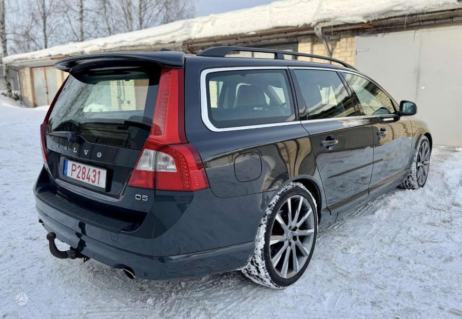Grey Volvo V70 2012 in Vilnius, with an engine capacity of 2.40 L and mileage of 316 thousand km for 7999 €, photo 18 on AUTOMOTO.COM.LV