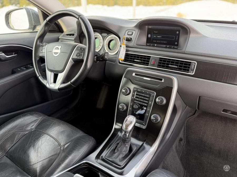 Grey Volvo V70 2012 in Vilnius, with an engine capacity of 2.40 L and mileage of 316 thousand km for 7999 €, photo 28 on AUTOMOTO.COM.LV