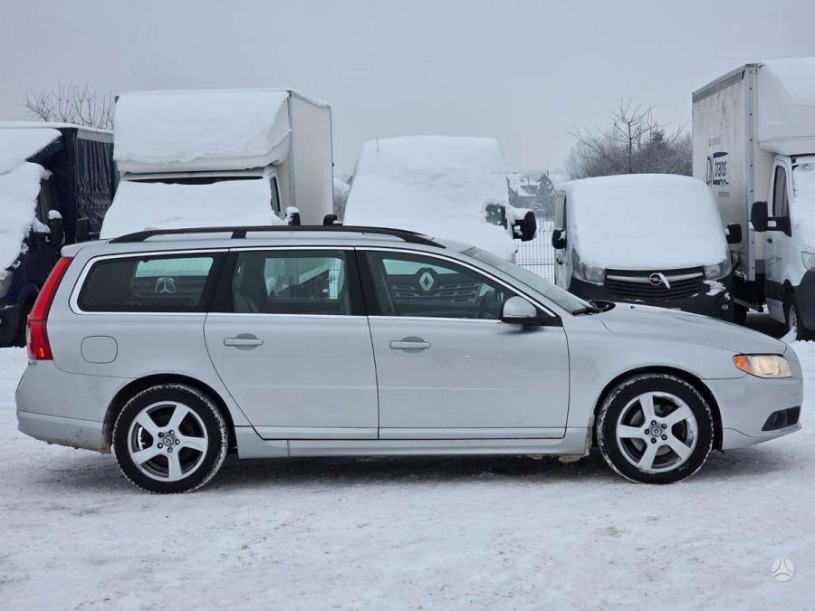 Pelēks Volvo V70 2012 Tauragė, ar dzinēja tilpumu 1.98 L un nobraukumu 297 tūkst. km par 4950 €, foto 3 vietnē AUTOMOTO.COM.LV
