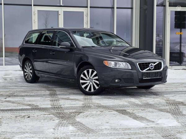 Grey Volvo V70 2012 in Vilnius, with an engine capacity of 1.60 L and mileage of 256 thousand km for 6900 €, photo 1 on AUTOMOTO.COM.LV