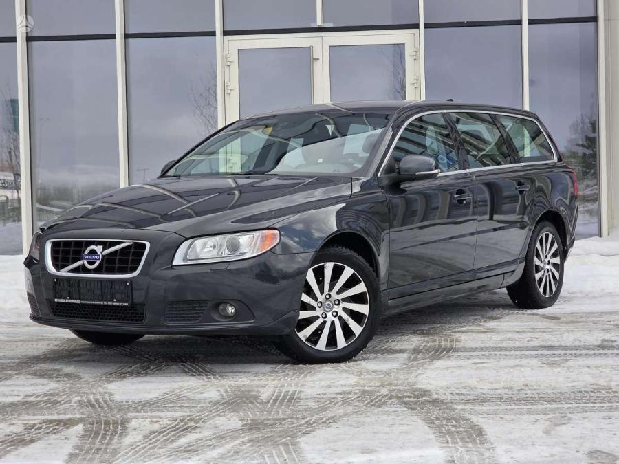 Grey Volvo V70 2012 in Vilnius, with an engine capacity of 1.60 L and mileage of 256 thousand km for 6900 €, photo 3 on AUTOMOTO.COM.LV
