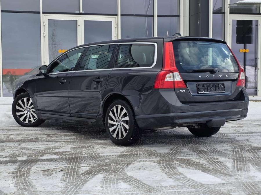 Grey Volvo V70 2012 in Vilnius, with an engine capacity of 1.60 L and mileage of 256 thousand km for 6900 €, photo 5 on AUTOMOTO.COM.LV