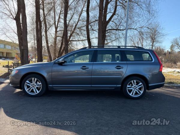 Grey Volvo V70 2012 in Tallinn, with an engine capacity of 2.00 L and mileage of 350 thousand km for 5999 €, photo 2 on AUTOMOTO.COM.LV