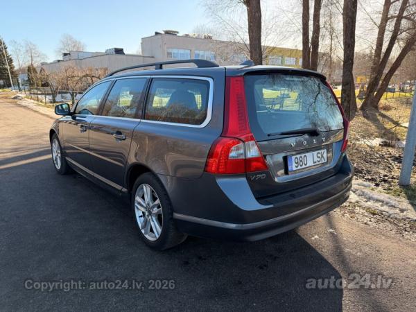 Grey Volvo V70 2012 in Tallinn, with an engine capacity of 2.00 L and mileage of 350 thousand km for 5999 €, photo 3 on AUTOMOTO.COM.LV