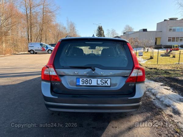 Grey Volvo V70 2012 in Tallinn, with an engine capacity of 2.00 L and mileage of 350 thousand km for 5999 €, photo 4 on AUTOMOTO.COM.LV