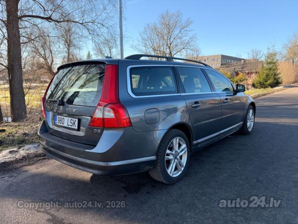 Grey Volvo V70 2012 in Tallinn, with an engine capacity of 2.00 L and mileage of 350 thousand km for 5999 €, photo 5 on AUTOMOTO.COM.LV