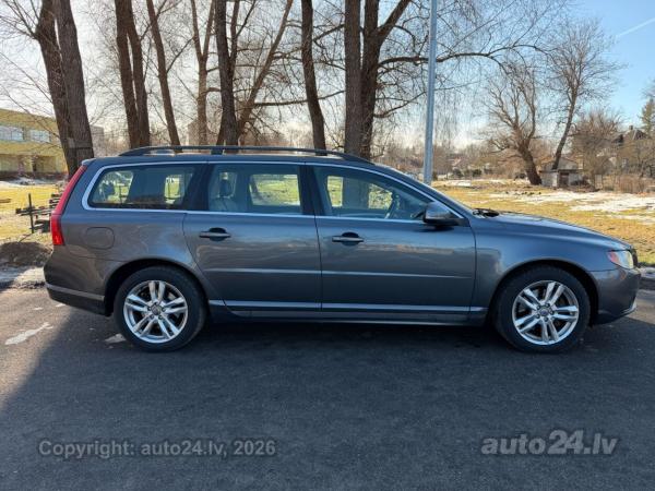 Grey Volvo V70 2012 in Tallinn, with an engine capacity of 2.00 L and mileage of 350 thousand km for 5999 €, photo 6 on AUTOMOTO.COM.LV