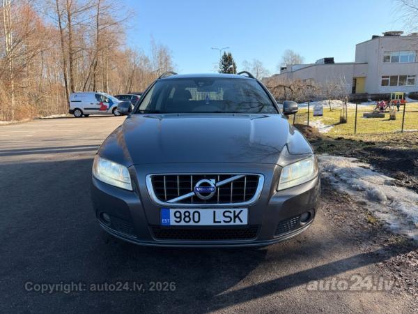 Grey Volvo V70 2012 in Tallinn, with an engine capacity of 2.00 L and mileage of 350 thousand km for 5999 €, photo 7 on AUTOMOTO.COM.LV
