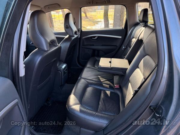 Grey Volvo V70 2012 in Tallinn, with an engine capacity of 2.00 L and mileage of 350 thousand km for 5999 €, photo 9 on AUTOMOTO.COM.LV