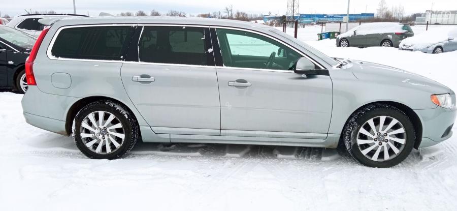 Grey Volvo V70 2012 in Kaunas, with an engine capacity of 2.00 L and mileage of 265 thousand km for 5550 €, photo 4 on AUTOMOTO.COM.LV