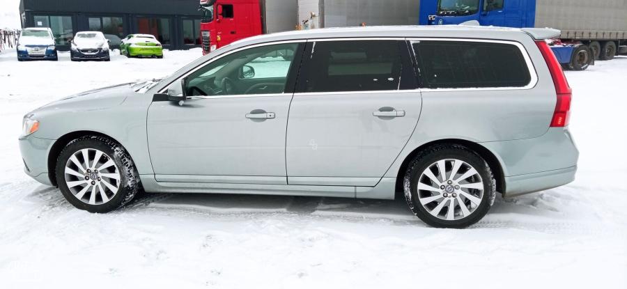 Grey Volvo V70 2012 in Kaunas, with an engine capacity of 2.00 L and mileage of 265 thousand km for 5550 €, photo 8 on AUTOMOTO.COM.LV